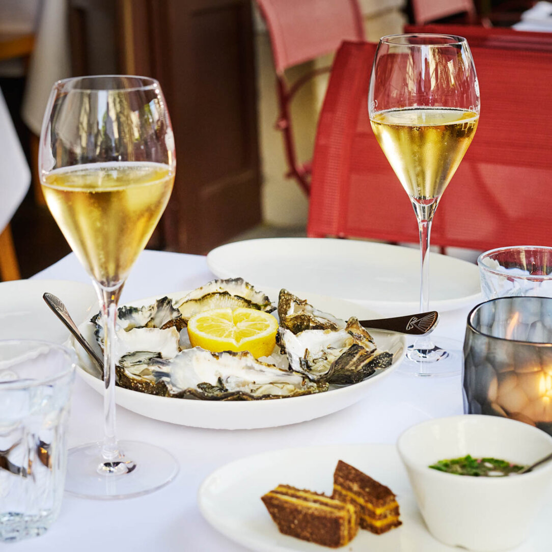 Buffet Kull Restaurant Old Town | Munich | CREME GUIDES