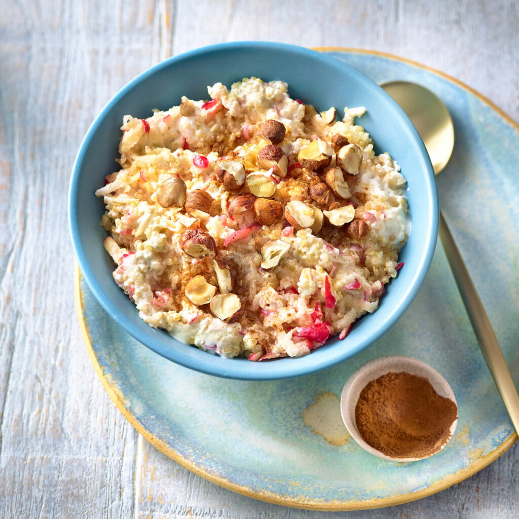 Gesundes Quinoa-Müsli mit Apfel und Haselnüssen | CREME GUIDES